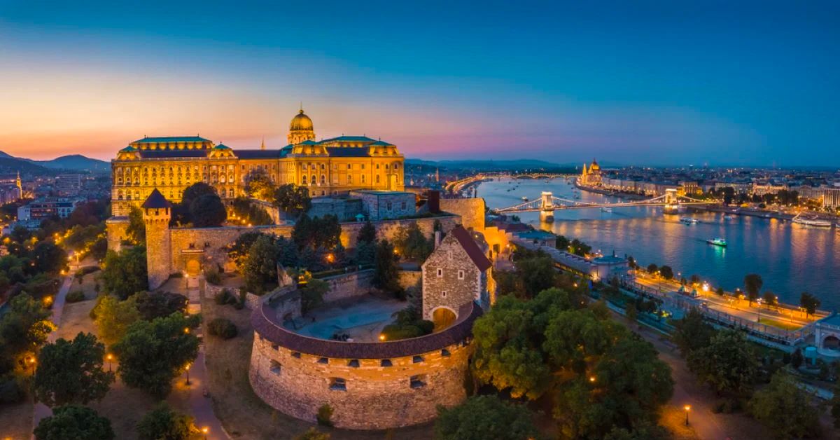 Top Locuri de Vizitat în Budapesta [Ghid Complet 2024]