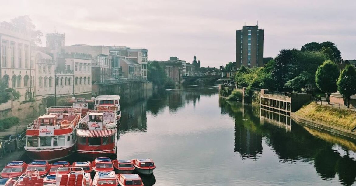 Cele Mai Frumoase Orașe din Anglia [Top 10]